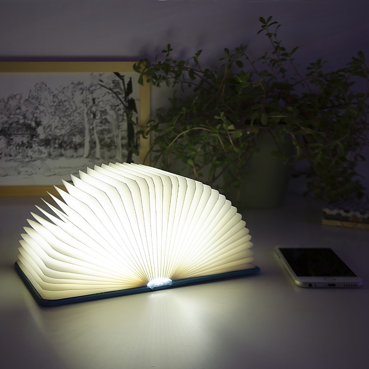 Lámpara con forma de libro que se ilumina al abrirse