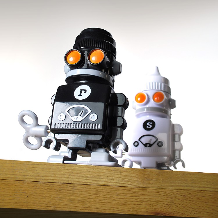 Salero y Pimentero Robot a Cuerda